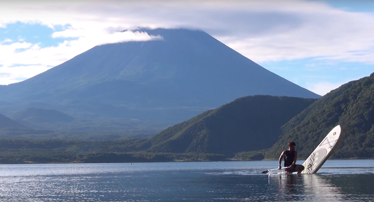 SUP Freestyle Trick Lake Motosu Japan - SUP World Mag
